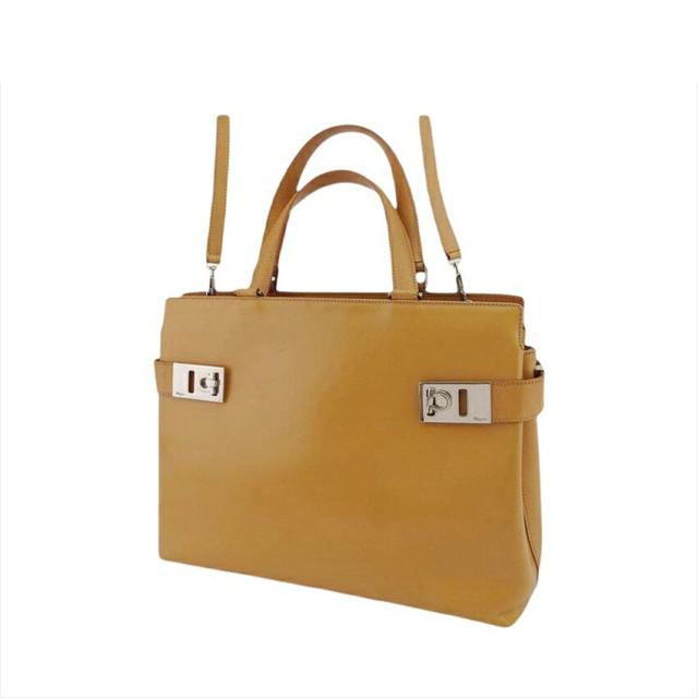 【X'masセール★30%OFF】サルヴァトーレフェラガモ Salvatore Ferragamo ショルダーバッグガンチーニ ベージュ ゴールド レディース 中古