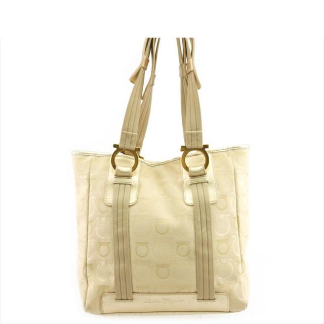 【BIGお買い物ラリー★30%OFFセール中】サルヴァトーレフェラガモ Salvatore Ferragamo トートバッグガンチーニ ベージュ ゴールド レディース 中古