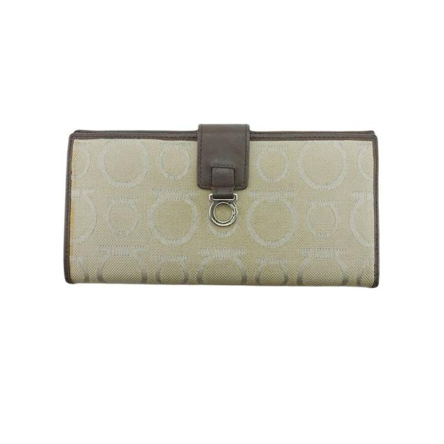 【BIGお買い物ラリー★30%OFFセール中】サルヴァトーレフェラガモ Salvatore Ferragamo 長財布ガンチーニ グレー 灰色 ベージュ シルバー レディース 中古