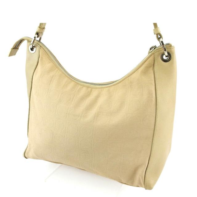 【BIGお買い物ラリー★30%OFFセール中】サルヴァトーレフェラガモ Salvatore Ferragamo ショルダーバッグガンチーニ柄 ベージュ シルバー レディース 中古