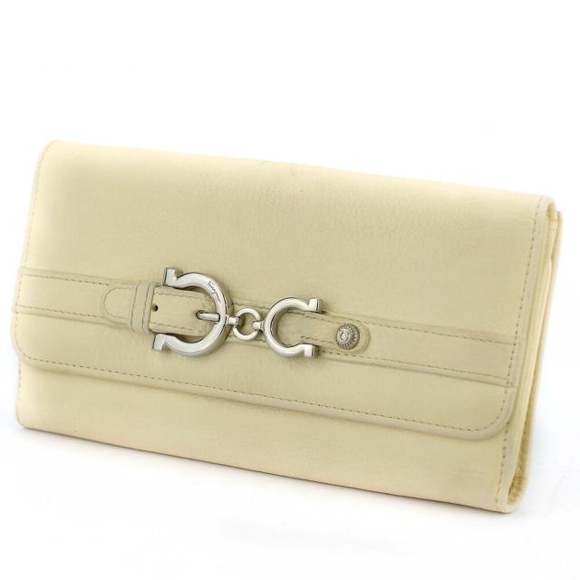 【BIGお買い物ラリー★30%OFFセール中】サルヴァトーレフェラガモ Salvatore Ferragamo 長財布ガンチーニ ベージュ シルバー レディース 中古