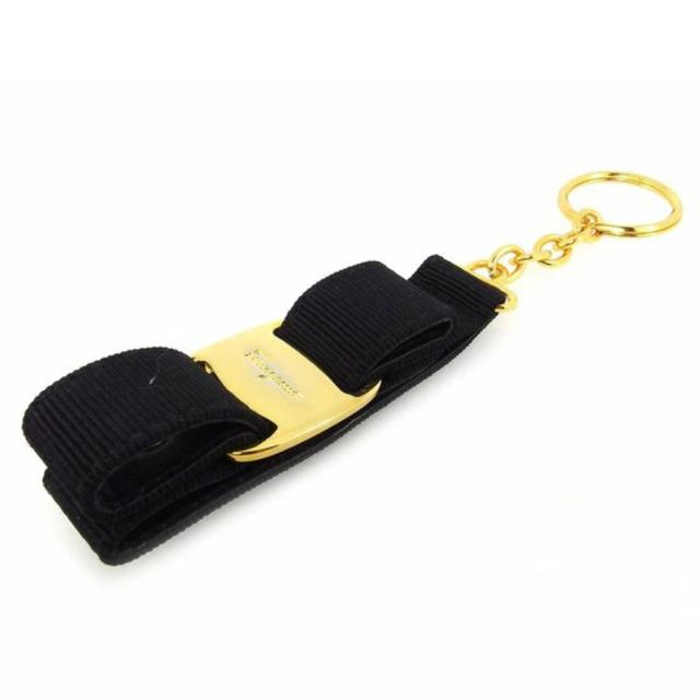 【BIGお買い物ラリー★30%OFFセール中】サルヴァトーレフェラガモ Salvatore Ferragamo キーホルダーヴァラリボン ブラック ゴールド レディース 中古