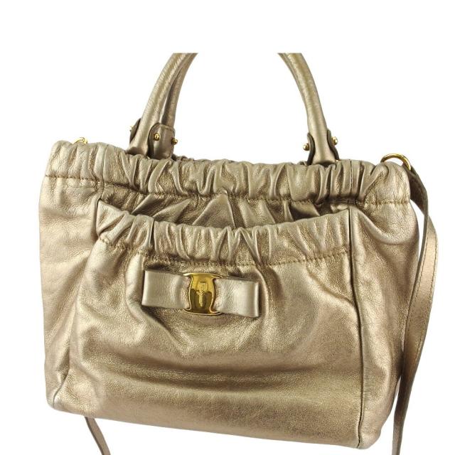 【X'masセール★30%OFF】サルヴァトーレフェラガモ Salvatore Ferragamo ショルダーバッグヴァラリボン ゴールド レディース 中古
