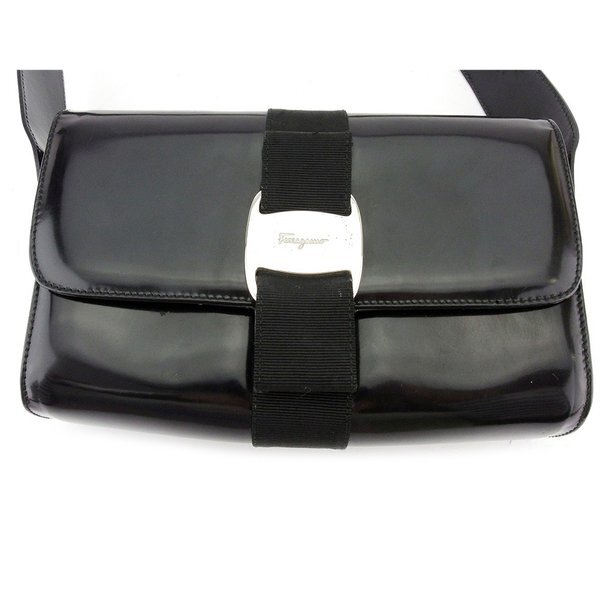 【X'masセール★30%OFF】サルヴァトーレフェラガモ Salvatore Ferragamo ショルダーバッグヴァラリボン ブラック レディース 中古