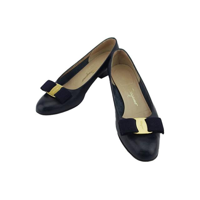 【BIGお買い物ラリー★30%OFFセール中】サルヴァトーレフェラガモ Salvatore Ferragamo パンプスヴァラリボン ♯5ハーフC ラウンドトゥ ネイビー ブラック ゴールド レディース 中古