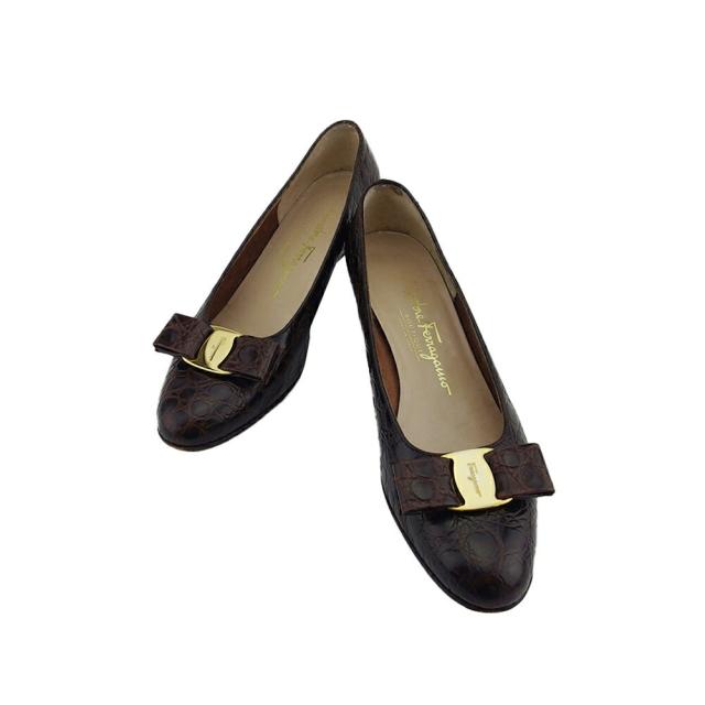 【BIGお買い物ラリー★30%OFFセール中】サルヴァトーレフェラガモ Salvatore Ferragamo パンプスヴァラリボン ♯6ハーフC クロコ調 ブラウン ゴールド レディース 中古