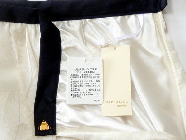 タックギャザースカート 白 ひざ丈 フレアスカート オパール Parmasel