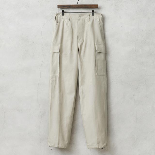 実物 新品 デッドストック ドイツ軍 モールスキン カーゴパンツ オフホワイト【Cx】【I】｜メンズ ボトムス 大きいサイズ ポケット多い ミリタリーパンツ 白 ワイドパンツ 古着 ファッション おしゃれ