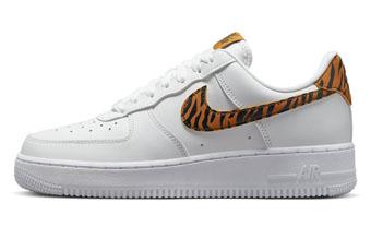 シューズ スニーカー   ナイキ Nike Wmns Air Force 1 Low '07 SE W White/Tiger