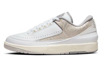 バスケットシューズ バッシュ スニーカー  パイソン  ジョーダン Jordan Air Jordan 2 Retro Low