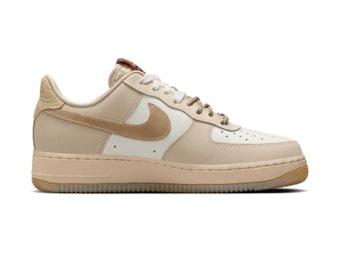 バスケットシューズ バッシュ スニーカー   ナイキ Nike Wmns AIR FORCE 1  '07 LX　Year o