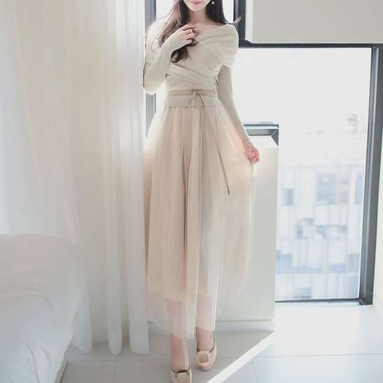 ロングドレス 袖あり 黒 パーティードレス お呼ばれドレス イブニングドレス 二次会 デート お呼ばれ 食事会 リゾート ブラック ベージュ ロング丈 長袖 フレア Aライン オフショルダー カシュクール 無地 チュール シースルー 透け感 20代 30代 Vネック カジュアル シンプル