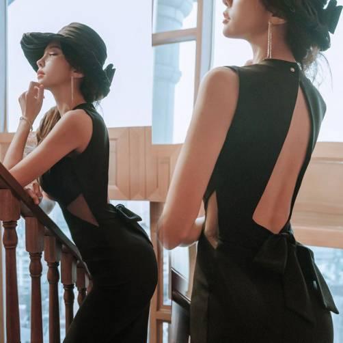 パーティードレス イブニングドレス 春夏 結婚式 二次会 披露宴 ブラック レッド ひざ丈 ノースリーブ 袖なし Iライン タイト ホルターネック 無地 タック 透け感 シースルー 20代 30代 セクシー バックシャン リボン