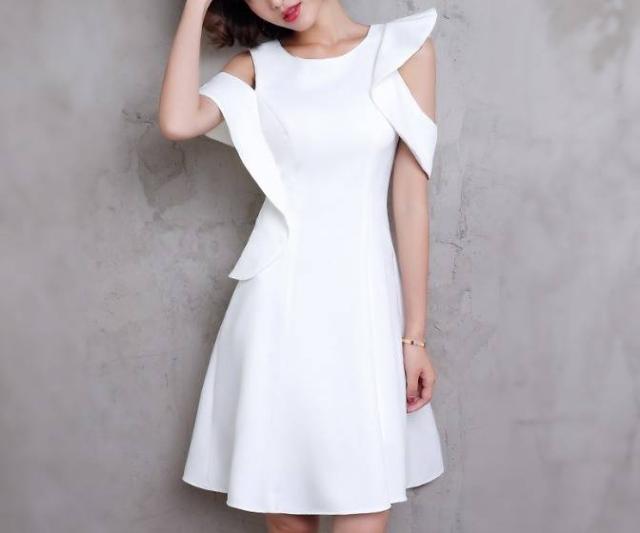 パーティードレス スリム ワイト ミニ丈 Aライン ボートネック オープンショルダー 無地 フェミニン パーティー 結婚式 二次会 お呼ばれ