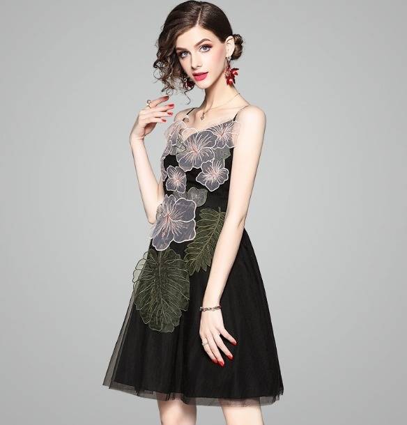 パーティードレス 花柄 刺繍 ノースリーブ 2色 Vネック ストラップ ミニ丈 Aライン 異素材ミックス 大人可愛い パーティー 結婚式