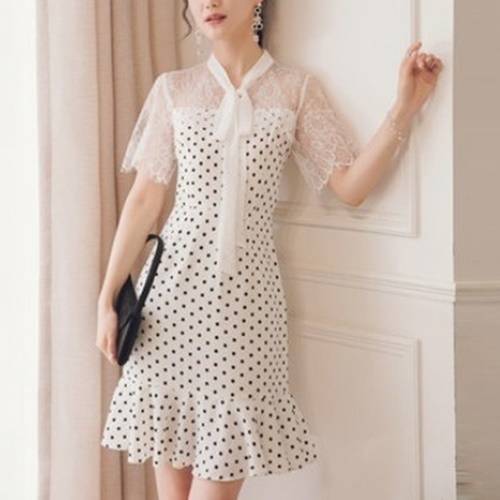 パーティードレス ドット柄 レース ?ネック 半袖 モノトーン リボンタイ 裾フリル Aライン ミニ丈 エレガント フェミニン パーティー