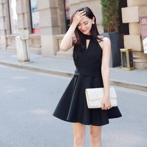 ホルターネック ミニ丈 ノースリーブ フレアワンピース 無地 黒 おしゃれ 可愛い パーティー 結婚式 二次会 お呼ばれ ワンピース