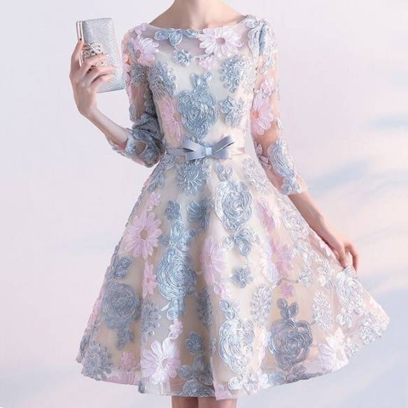 パーティードレス 3色 可愛い ミニドレス 刺繍 花柄 七分袖 膝丈 ボートネック バックコンシャス 背中見せ 着痩せ フレア Aライン