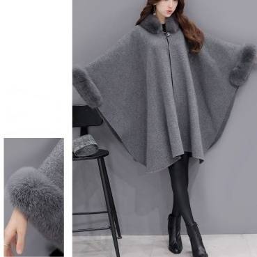 ポンチョ風スリーブコート フェイクファー ゆったり ２色 あったか ミディ丈 膝丈 フェミニン エレガント 上品 通勤 お出かけ お呼ばれ