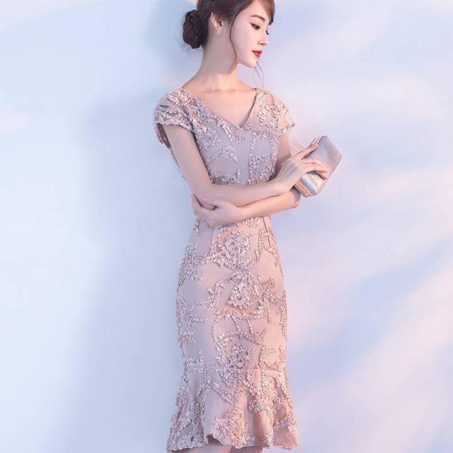 パーティードレス イブニングドレス 春夏 結婚式 二次会 披露宴 ブラック 大きいサイズ ひざ丈 フレンチスリーブ 半袖 袖あり Iライン マーメイドライン タイト 刺繍 スパンコール 花柄 透け感 シースルー Vネック 20代 30代 フォーマル フェミニン ガーリー