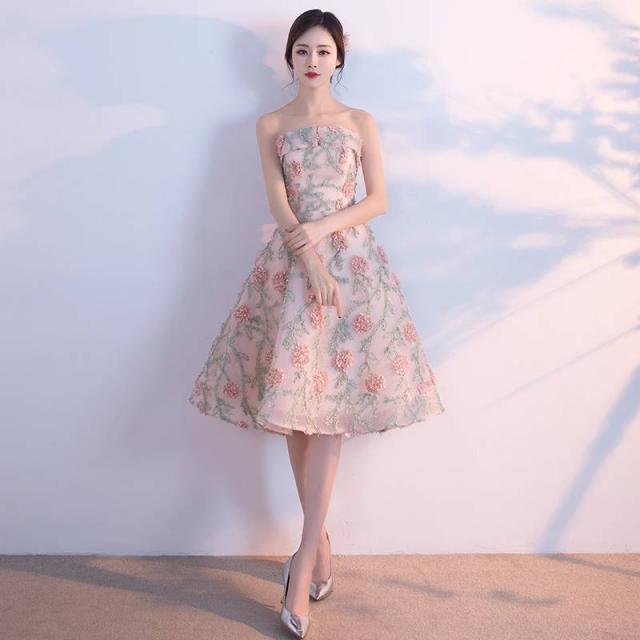 パーティードレス ウエディングドレス 春夏 結婚式 花嫁 披露宴 ピンク 大きいサイズ ひざ丈 ノースリーブ チューブトップ 袖なし Xライン フレア ふんわり 刺繍 レース 花柄 透け感 ラウンドネック 20代 30代 マリアージュ フェミニン ガーリー