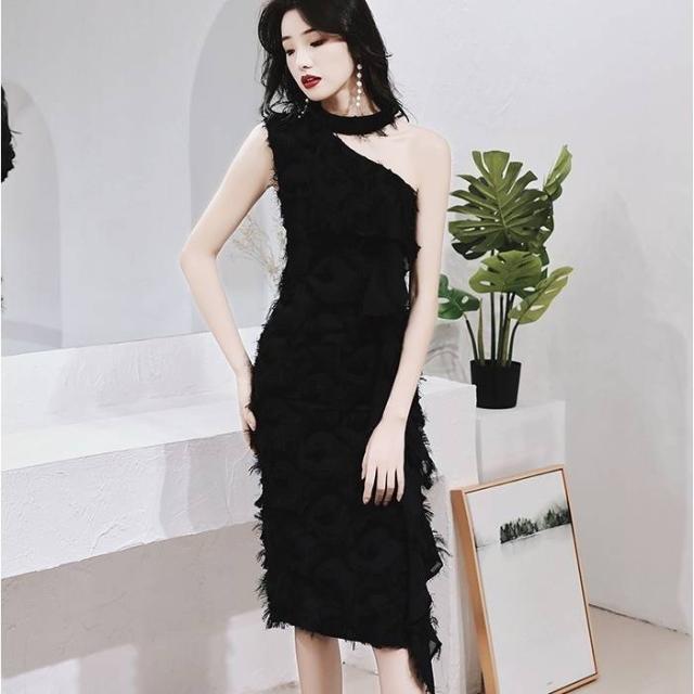 パーティードレス ホルターネック ワンショルダー フリンジ ノースリーブ タイト 膝丈 ミディ丈 フェミニン エレガント パーティー