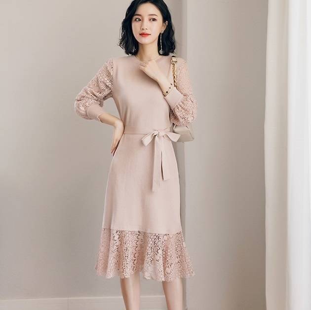ニットワンピース 花柄 レース ドレス 長袖 膝下丈 ミディ丈 ラウンドネック ウエストリボン ウエストマーク 透け感 フレア 裾レース