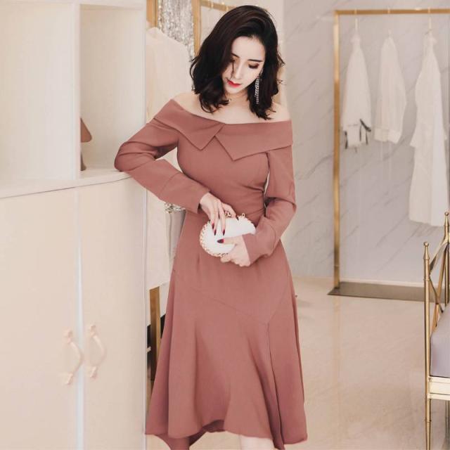 オフショルダー デザインネック ミディアムフレアドレス 無地 ワンカラー ハイウエスト Aライン エレガント 上品 シック レディース