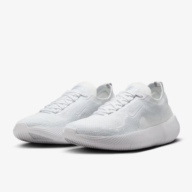 ナイキ メンズ スポーツシューズ NIKE フリー 2025 ワークアウト ランニング ジョギング 男性 ローカット 厚底 運動靴 白靴 ホワイト 紳士靴 メンズ靴 大きいサイズ スニーカー ブランド NIKE FREE 2025 くつ/HF1078-100