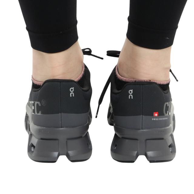 オン(On)ランニングシューズ クラウドモンスター ブラック 61.99024 W