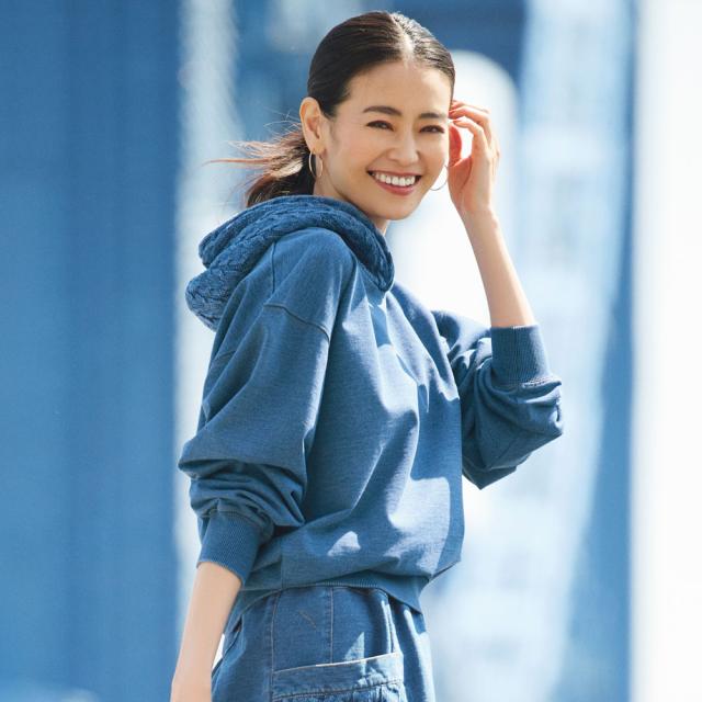 インディゴ染めケーブルニット使い スウェットパーカー パーカー スウェット トレーナー A21701