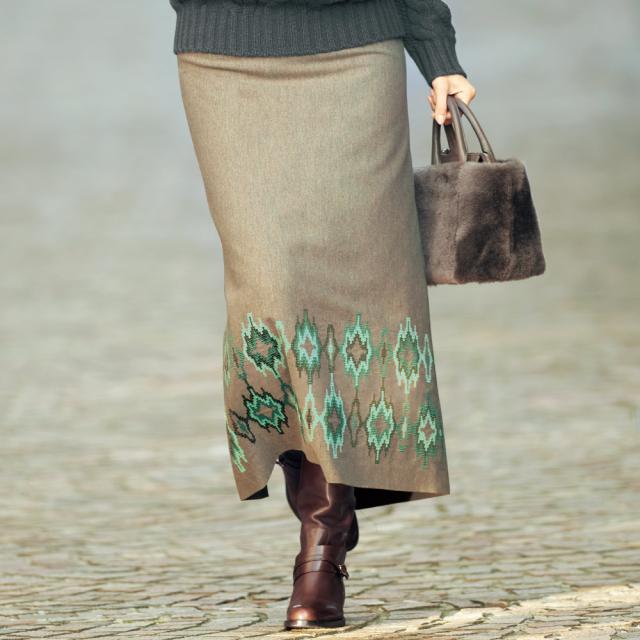 「ヴァノーニ」 幾何柄刺しゅうロングスカート ファッション スカート PC5917