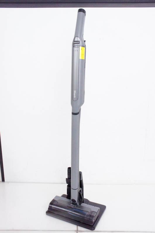【中古】SharkNinjaシャークニンジャ コードレススティッククリーナー EVOPOWER SYSTEM CS100JBR