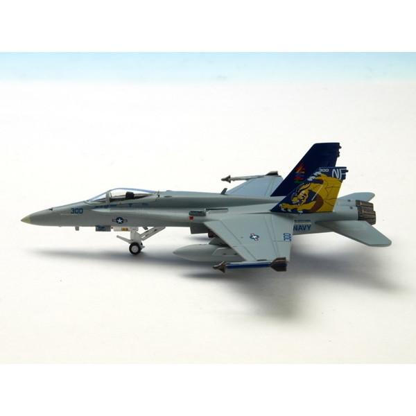 Hogan F A-18C ホーネット アメリカ海軍 VFA-192 NF300 CAG 2003 1/200 航空機モデルの通販はau ...