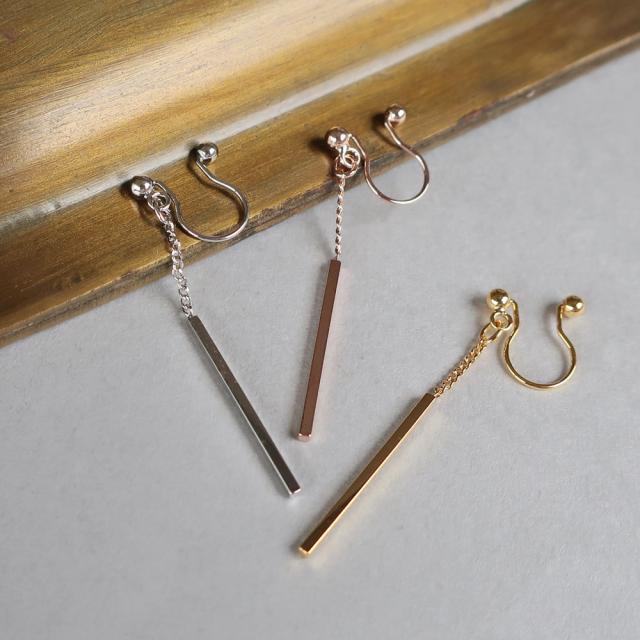 ピアス イヤリング ノンホールピアス 日本製 引っ掛ける K18GP 華奢 揺れる 引っかけ 角棒 スティック 小ぶり メタル シンプル プレゼンの通販はau PAY マーケット ...