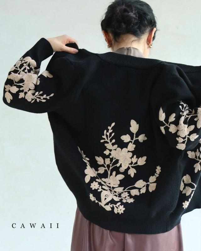 再入荷11月19日 （黒）花刺繍咲くジップアップニットブルゾン トップス ブルゾン ニット レディース ファッション 秋服 冬服 アウター ジップアップ 体型カバー cawaii wkg00380 S~3L対応 ブラック 刺繍 花柄 日常使い キレイめ シンプル ミセス 30代 40代 50代