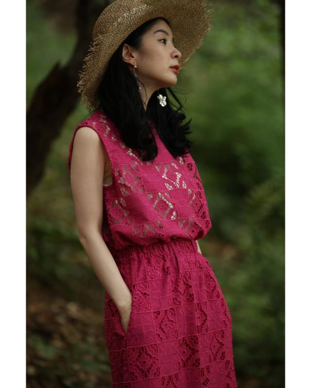 再入荷7月5日 目を惹く華やかピンクのブロックレースカットソー