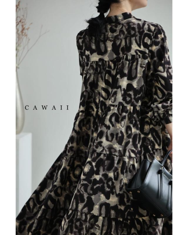 再入荷10月24日 ゆったりと広がるアニマル柄ミディアムワンピース（紐ベルト付き）cawaii w50558nc S~2L対応 長袖 ティアード 総柄 ブラック 個性的 エレガント 上品 春 秋 冬 体型カバー レディース ファッション ミセス 30代 40代 50代