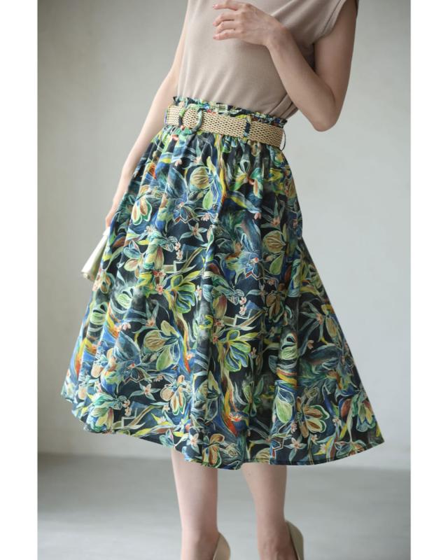 再入荷8月1日 色彩豊かに描くボタニカル柄ミディアムスカート（ベルト