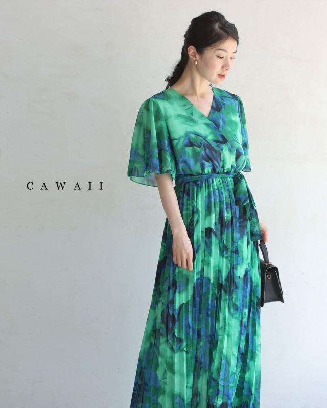 再入荷8月24日 緑と青が織りなす夏花プリーツロングワンピース（リボン付き） cawaii w61307ps 半袖 カシュクール 総柄 鮮やか オシャレ 個性的 大人可愛い エレガント 上品 春 夏 薄手 レディース ファッション ミセス 30代 40代 50代