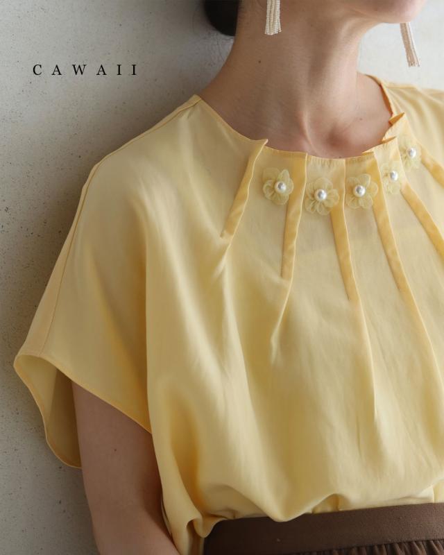 新作6月4日 パールの花咲くタックネックブラウストップス cawaii w61362ps S~L対応 半袖 モチーフ 装飾 華やか イエロー オシャレ 個性的 大人可愛い エレガント 上品 春服 春物 夏服 夏物 薄手 レディース ファッション ミセス 30代 40代 50代