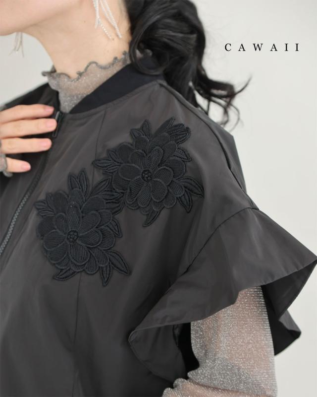 新作9月24日（黒）花咲くワッペンのフレア袖ブルゾン cawaii w61394ps S~3L対応 レイヤード コード 花刺繍 ブラック オシャレ 個性的 大人可愛い エレガント 上品 春 秋服 秋物 冬服 冬物 体型カバー レディース ファッション ミセス 30代 40代 50代