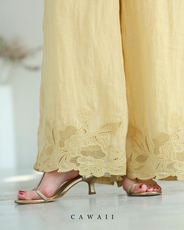 新作8月7日 花刺繍裾のリネンワイドパンツ cawaii w61463ps S~L対応 軽量 体型カバー レース 春 夏 イエロー 日常使い おでかけ 旅行 会社 通勤 大人可愛い お洒落 キレイめ レディース ファッション 大人 ママ ミセス 30代 40代 50代 60代
