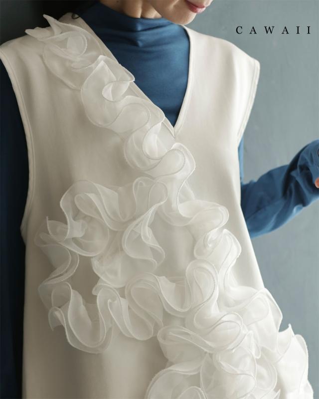 新作9月13日 アシンメトリーな裾ラインの流線フリルチュニック cawaii w61506ps S~3L対応 Vネック 重ね着 花モチーフ 立体感 ホワイト オシャレ 個性的 大人可愛い エレガント 上品 春 夏服 夏物 秋服 秋物 体型カバー レディース ファッション ミセス 30代 40代 50代