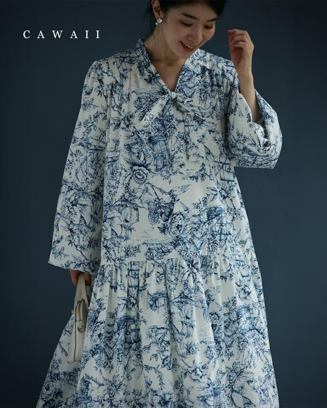 新作10月18日 海を旅する風景画ミディアムワンピース cawaii w61546ps S~L対応 長袖 Vネック リボン フレア 総柄 ブルー オシャレ 個性的 大人可愛い エレガント 上品 春 秋服 冬服 レディース ファッション ミセス 30代 40代 50代
