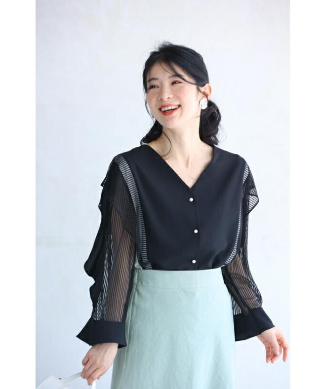 再入荷6月4日 フリル流れるシアーストライプ袖のバイカラーブラウス