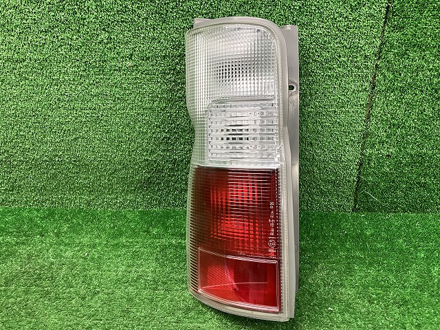 ジャンク品 日産 VWME25 キャラバン 前期 後期 左テールレンズ 241113244の通販はau PAY マーケット - ワールドピース | au PAY マーケット－通販サイト