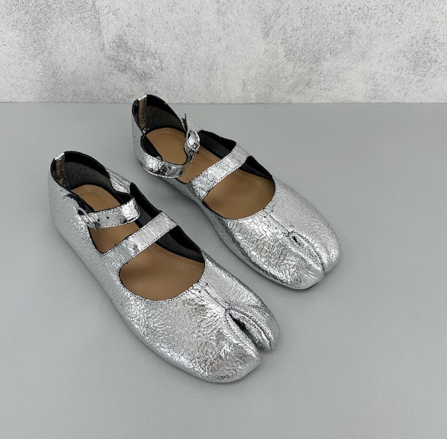 本革 羊革 tabi パンプス  足袋パンプス レディース フラットシューズ ローヒール バレエシューズ 2WAY スリッパ 光沢感 靴 シルバー バースト模様 ぺたんこ 先割れシューズ タビパンプス タビ たび 個性的 歩きやすい 疲れにくい 楽 婦人靴 レディースシューズ