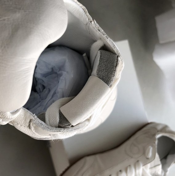 雲を歩くような極上の履き心地！夏向け本革ソフトソールダンス