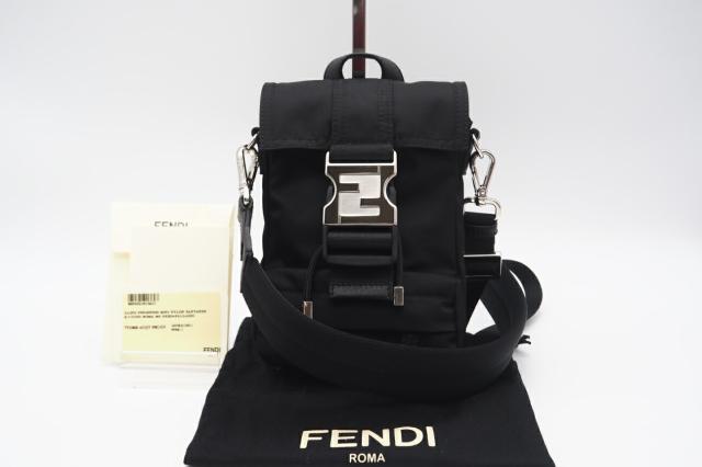 ☆安心の3大保証☆ Aランク ≪FENDI フェンディ/ボディバッグ≫ 7VZ068 ズッカ フェンディネス ナイロン レザー ブラック  極美品 送料無料